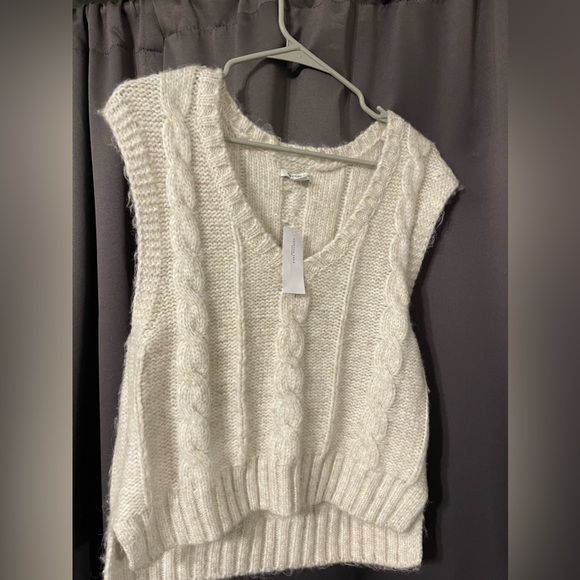 American Eagle Sweater Vest